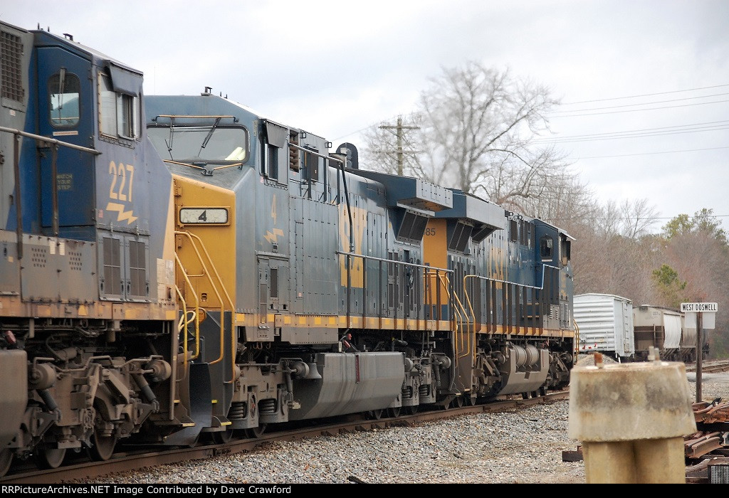 CSX 985 and 4